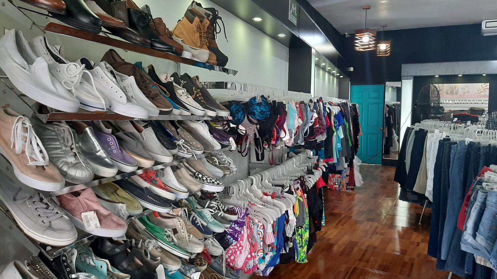 Nueva colección en ropa y artículos encontrará en "Brand 4 Less Boutique"