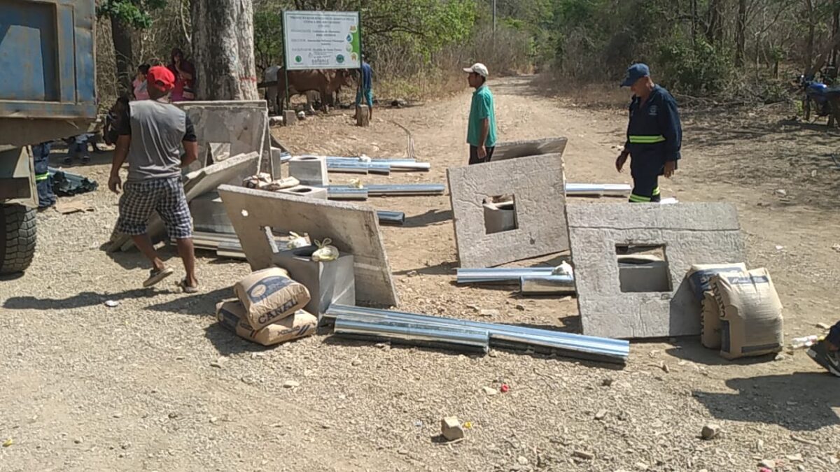 Familias Santa Teresa reciben letrinas ecológicas