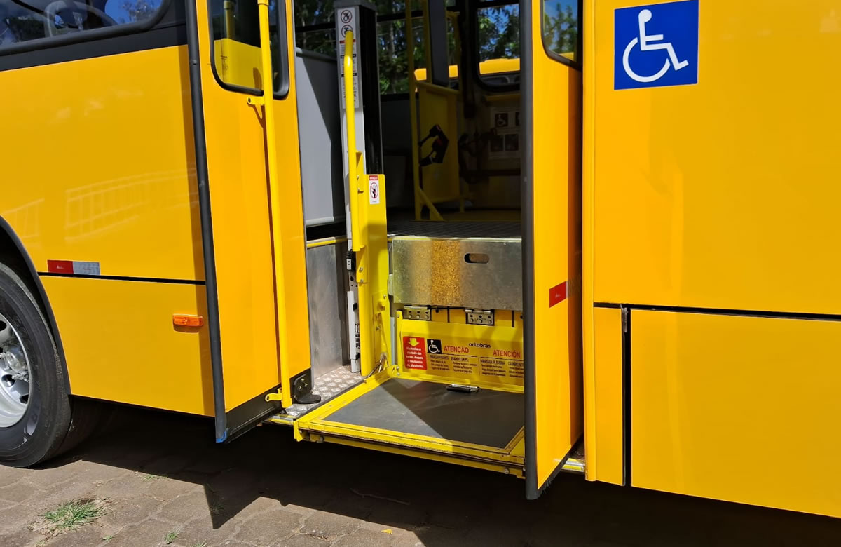 Realizan renovación total de la flota de buses de la escuela especial ...