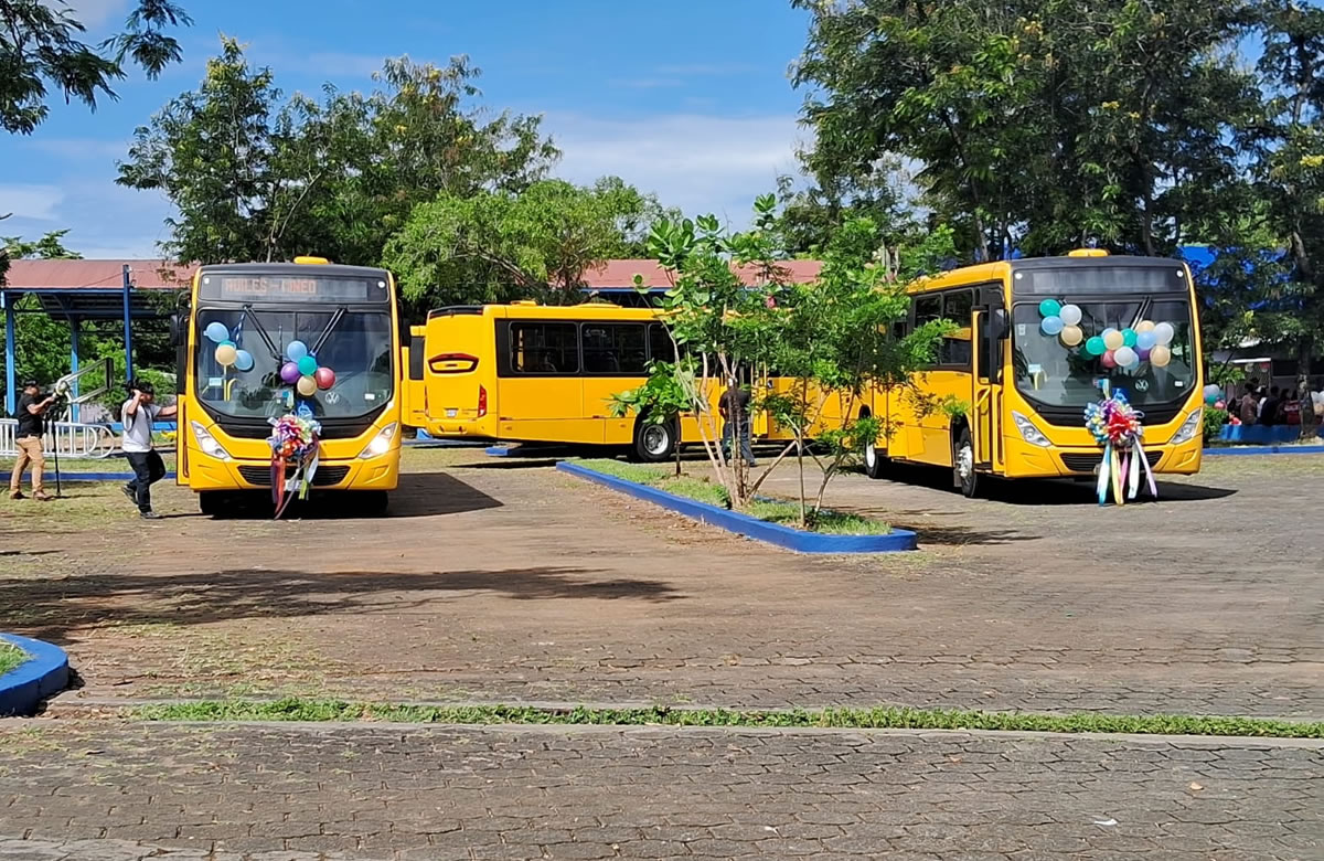 Realizan renovación total de la flota de buses de la escuela especial ...