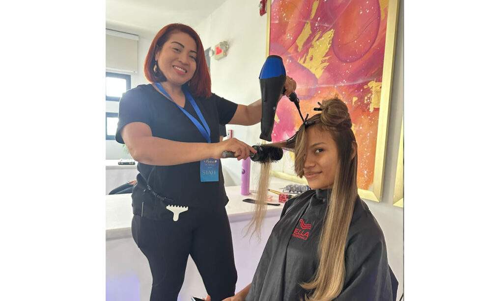 Jackeline Silva Salón eleva el arte del estilismo en Reinas Nicaragua 2025